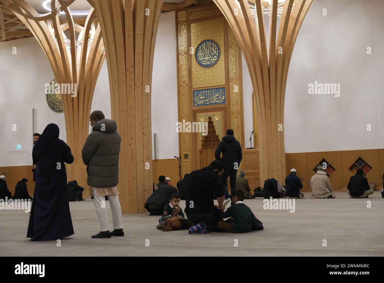 British muslim traditional modern hi-res stock photography and images ...