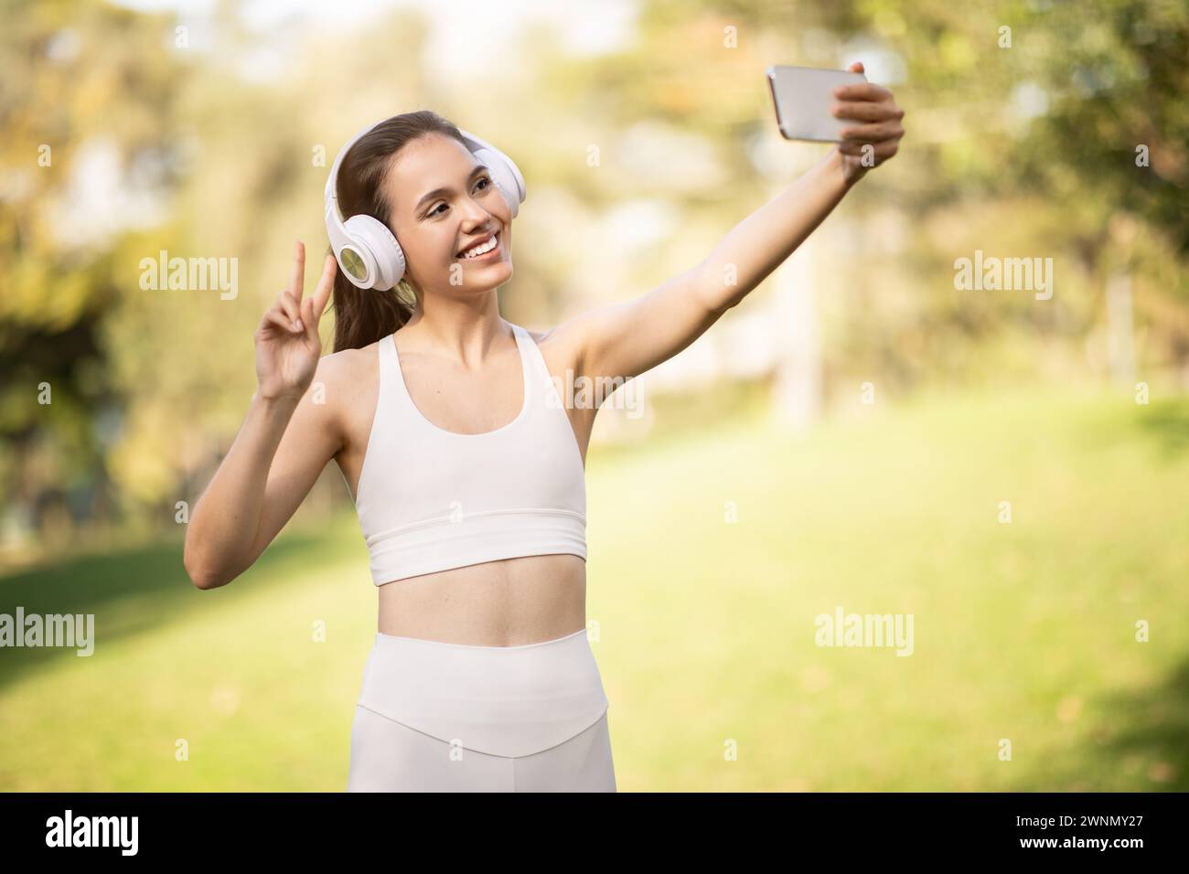 Woman flashing hi-res stock photography and images - Alamy