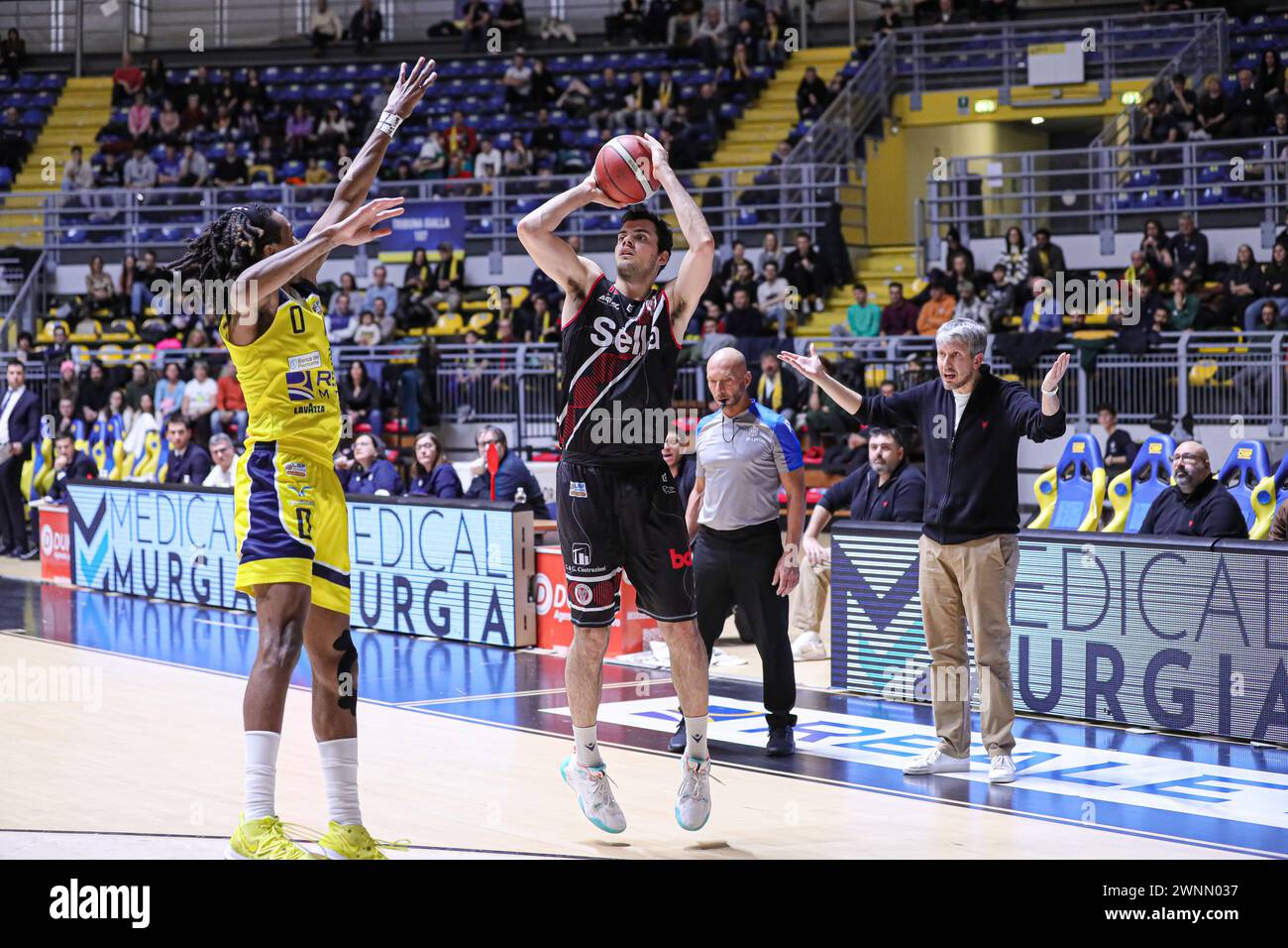 Sella centro hi-res stock photography and images - Alamy