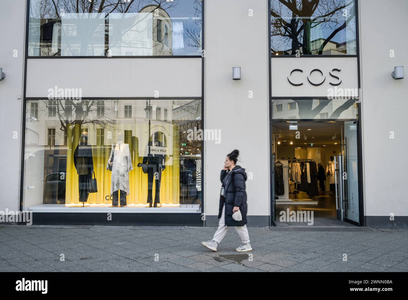 Cos logo hi-res stock photography and images - Alamy