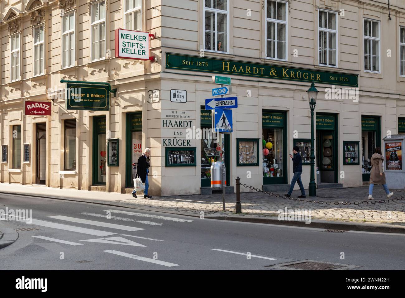 Kitchenware store hi-res stock photography and images - Alamy