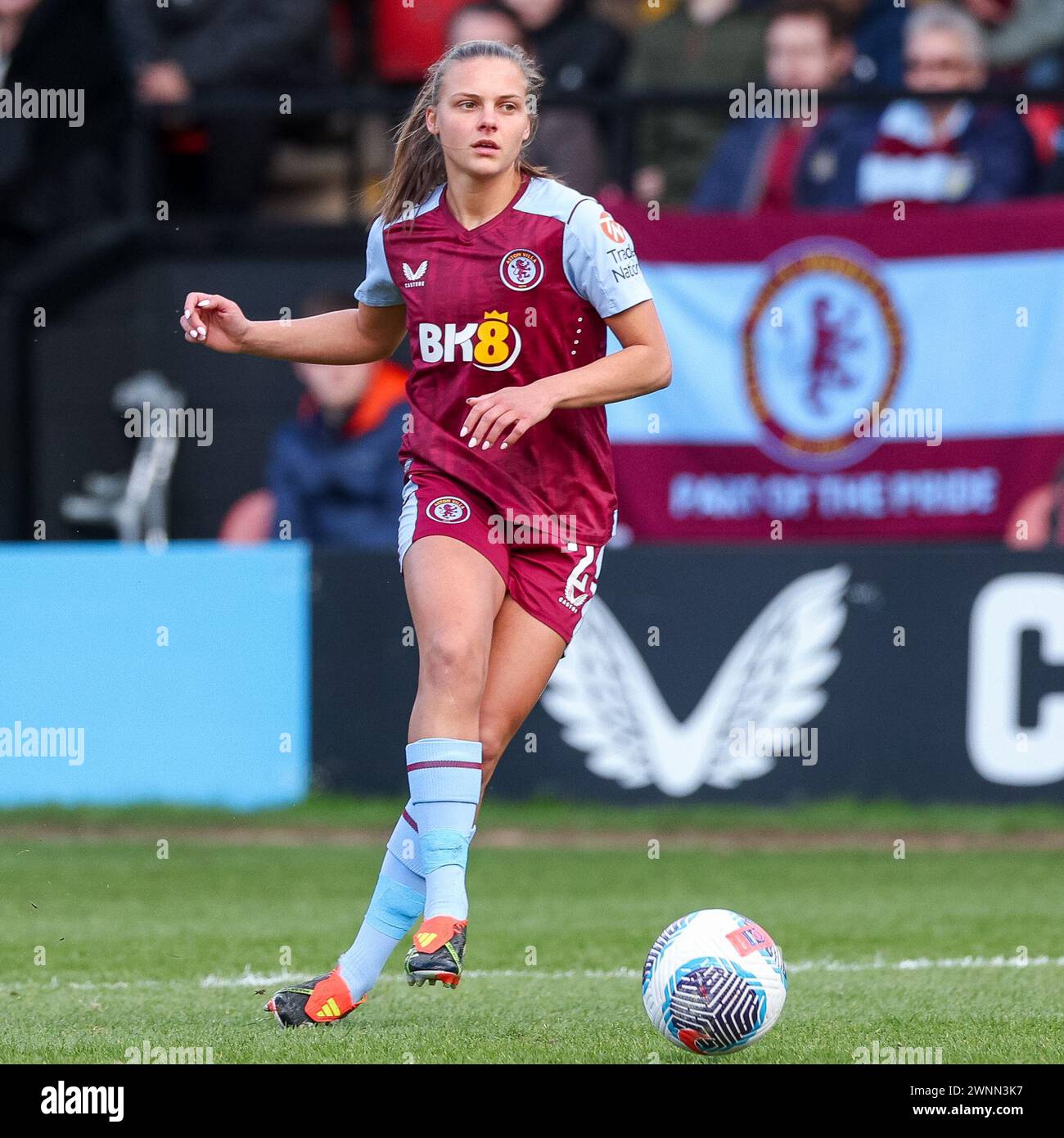 Sarah mayling aston villa hi-res stock photography and images - Alamy