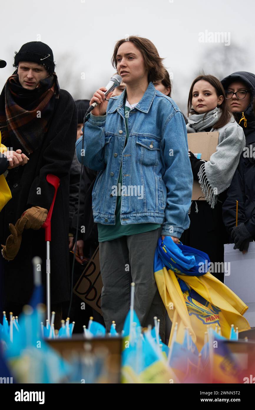 Ukrainian poet reading a poem on Maidan Square on the second ...