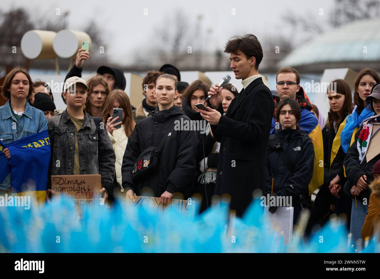 Ukrainian activist reading a poem on the Maidan (Square of Independence ...