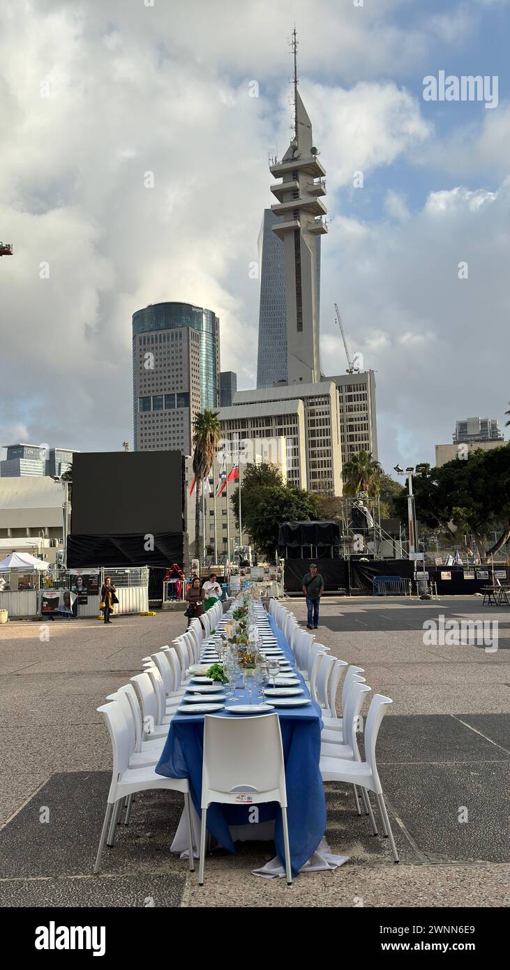 Shabbat table hi-res stock photography and images - Alamy