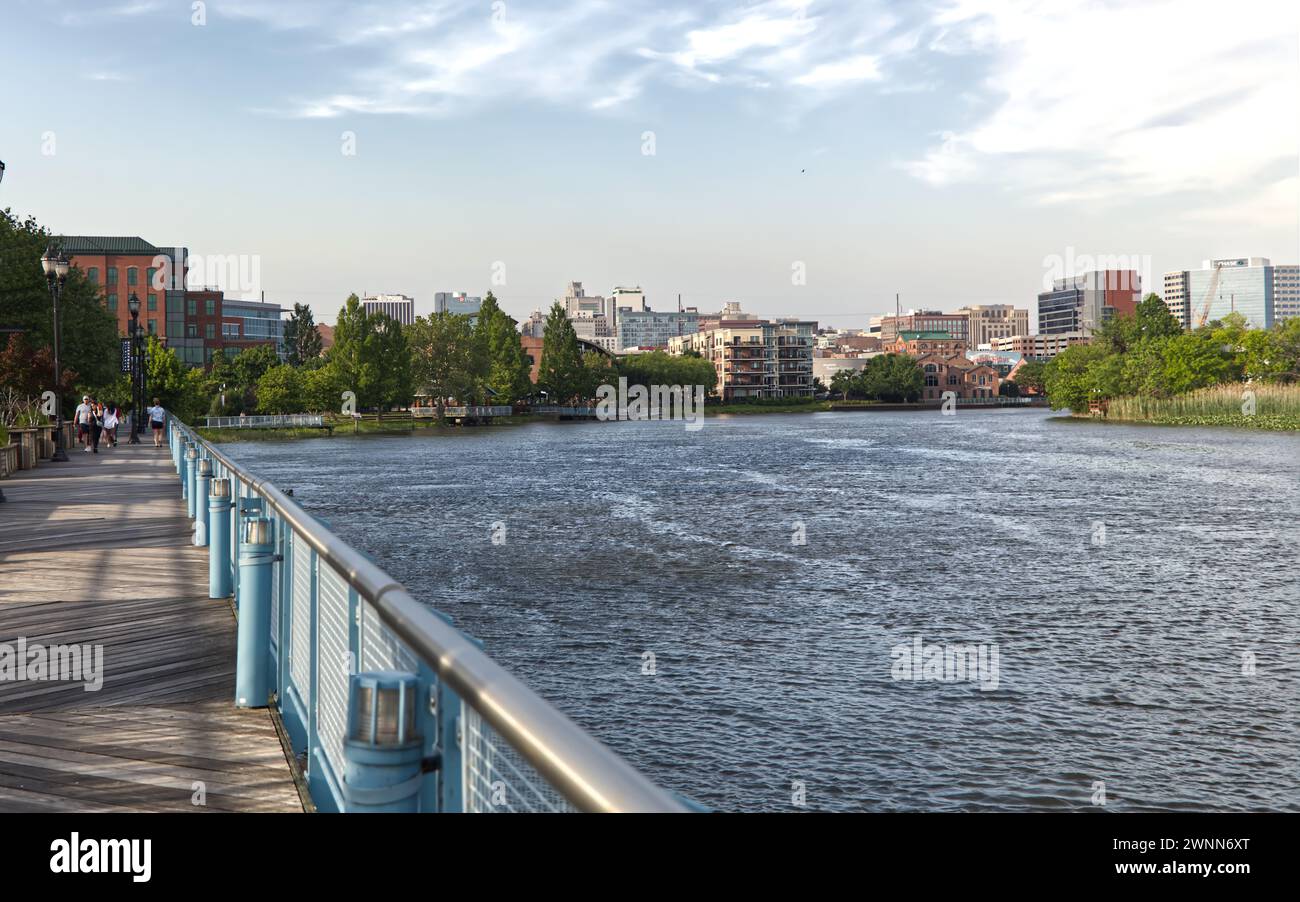 Buildings waterfront river delaware hi-res stock photography and images ...