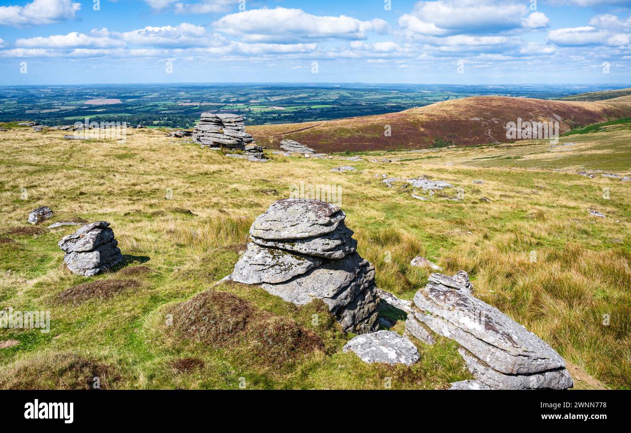Dramatic granite outcroppings on Arms Tor, Dartmoor National Park ...