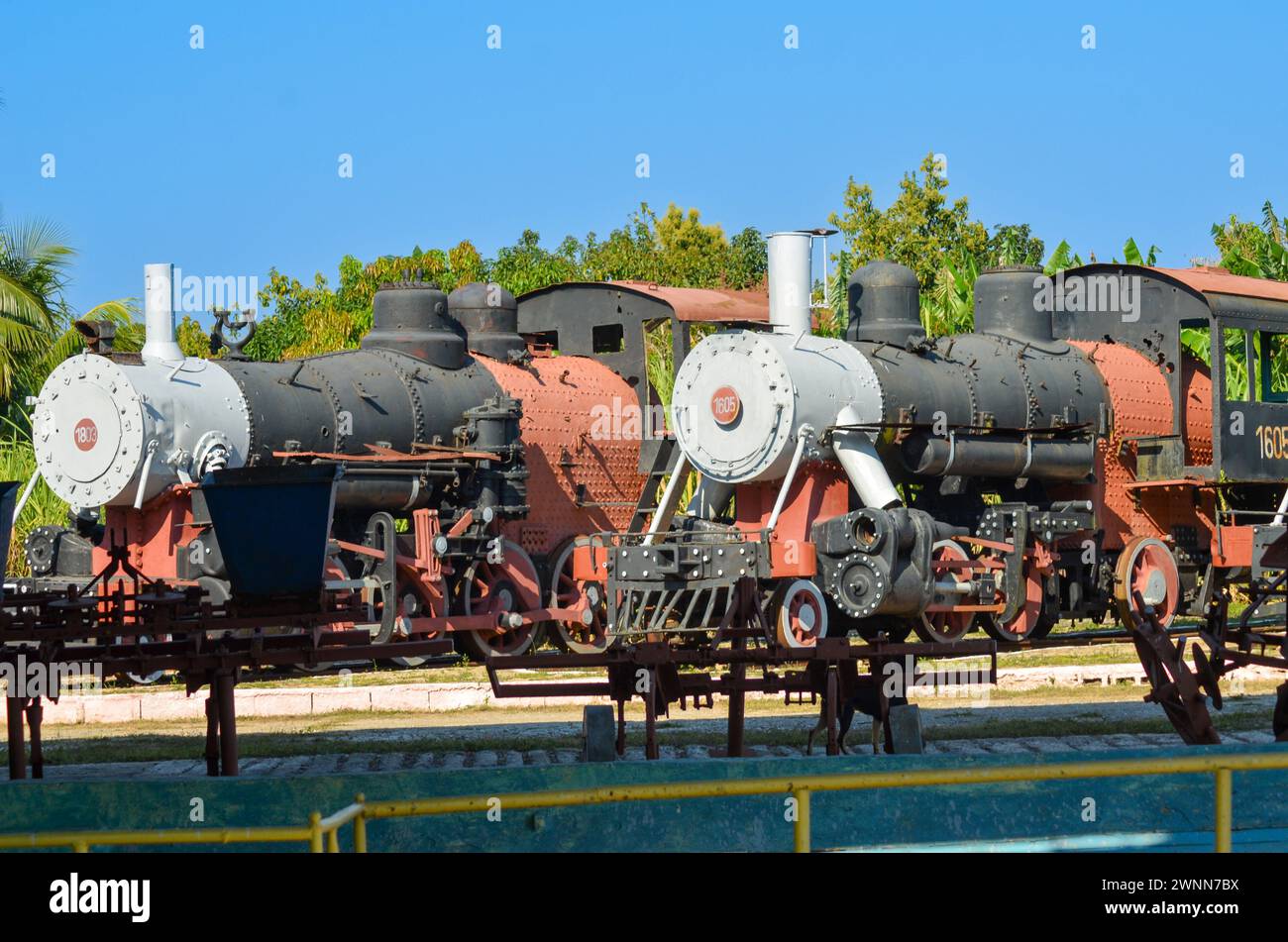 Front side view steam train hi-res stock photography and images - Alamy