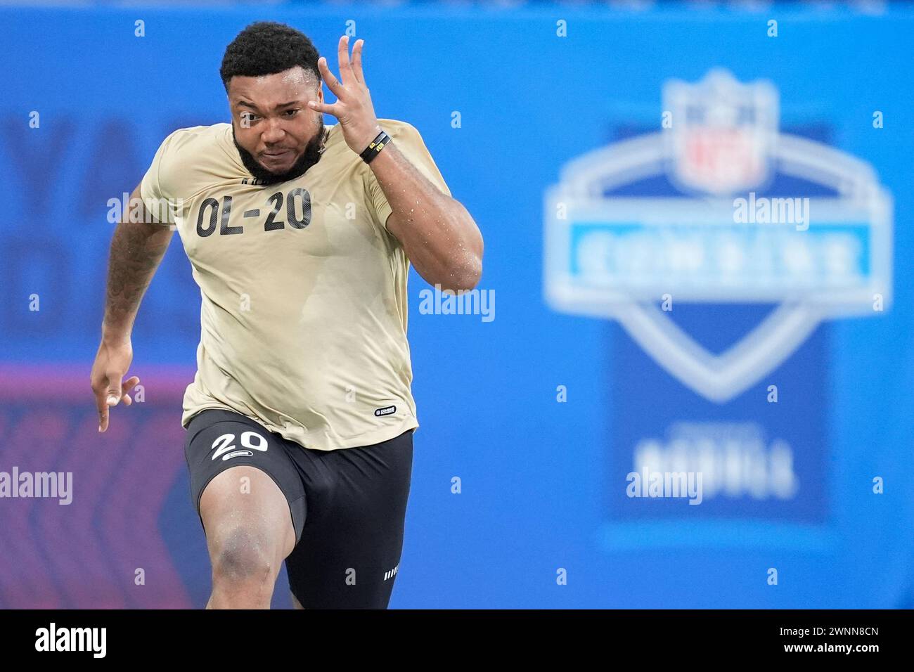 Notre Dame offensive lineman Blake Fisher runs the 40-yard dash at the ...