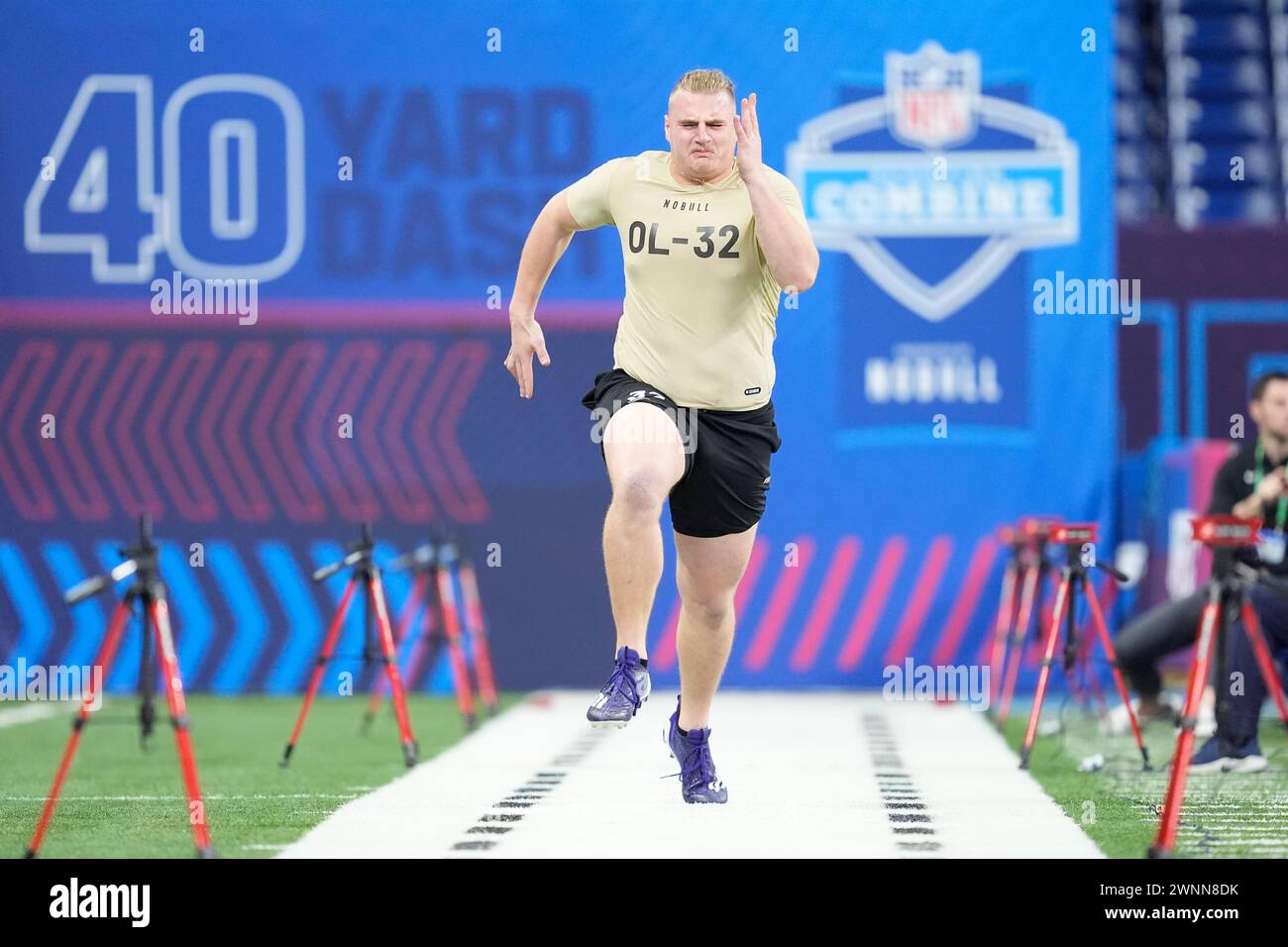 Holy Cross offensive lineman CJ Hanson runs the 40-yard dash at the NFL ...