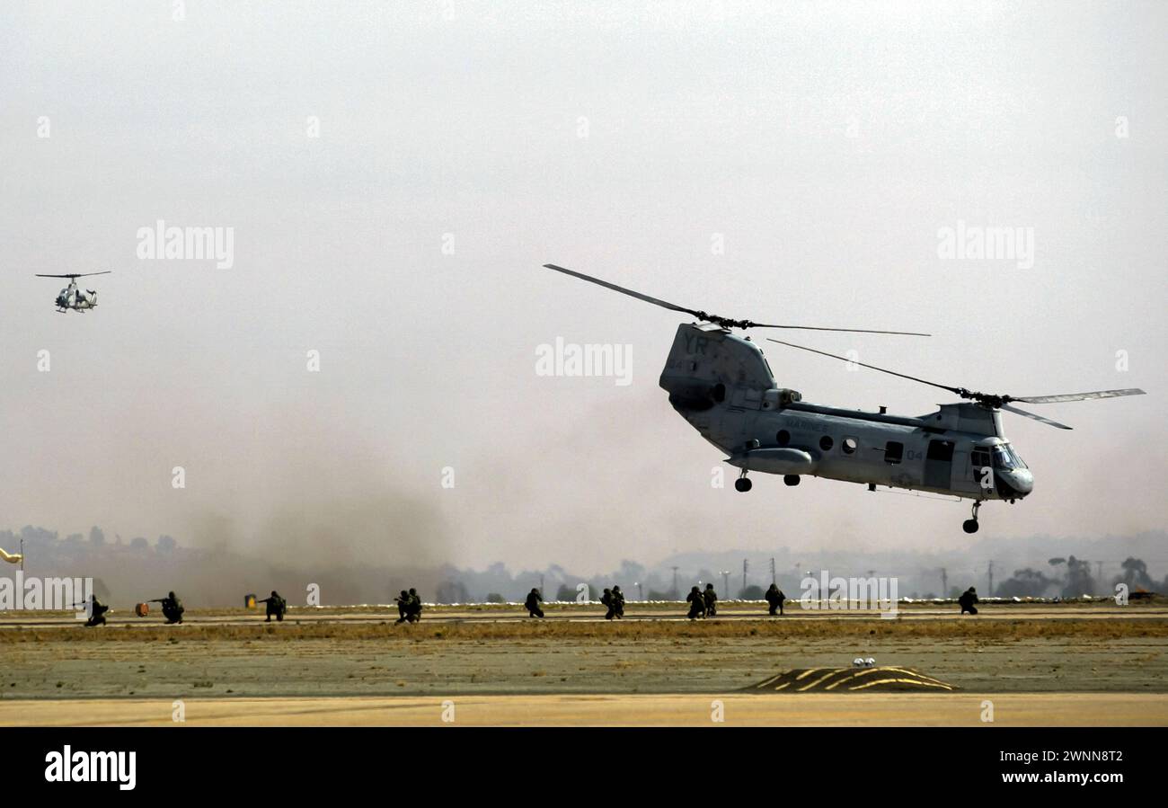 Ch 46f sea knight hi-res stock photography and images - Alamy