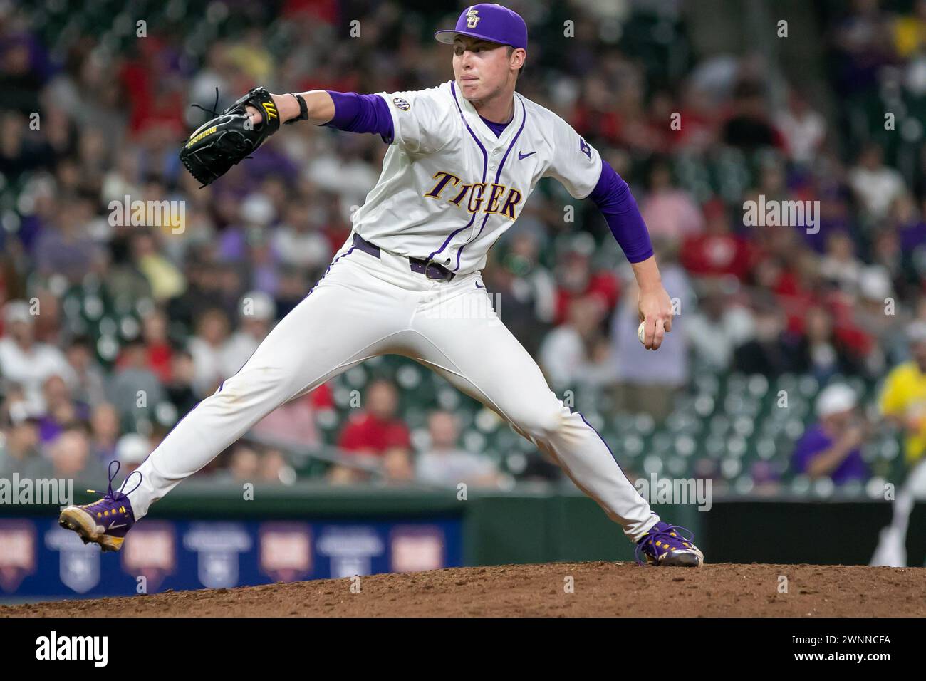 Houston, Texas, USA. 2nd Mar, 2024. LSU relief pitcher JUSTIN LOER (6) throws a pitch during ...