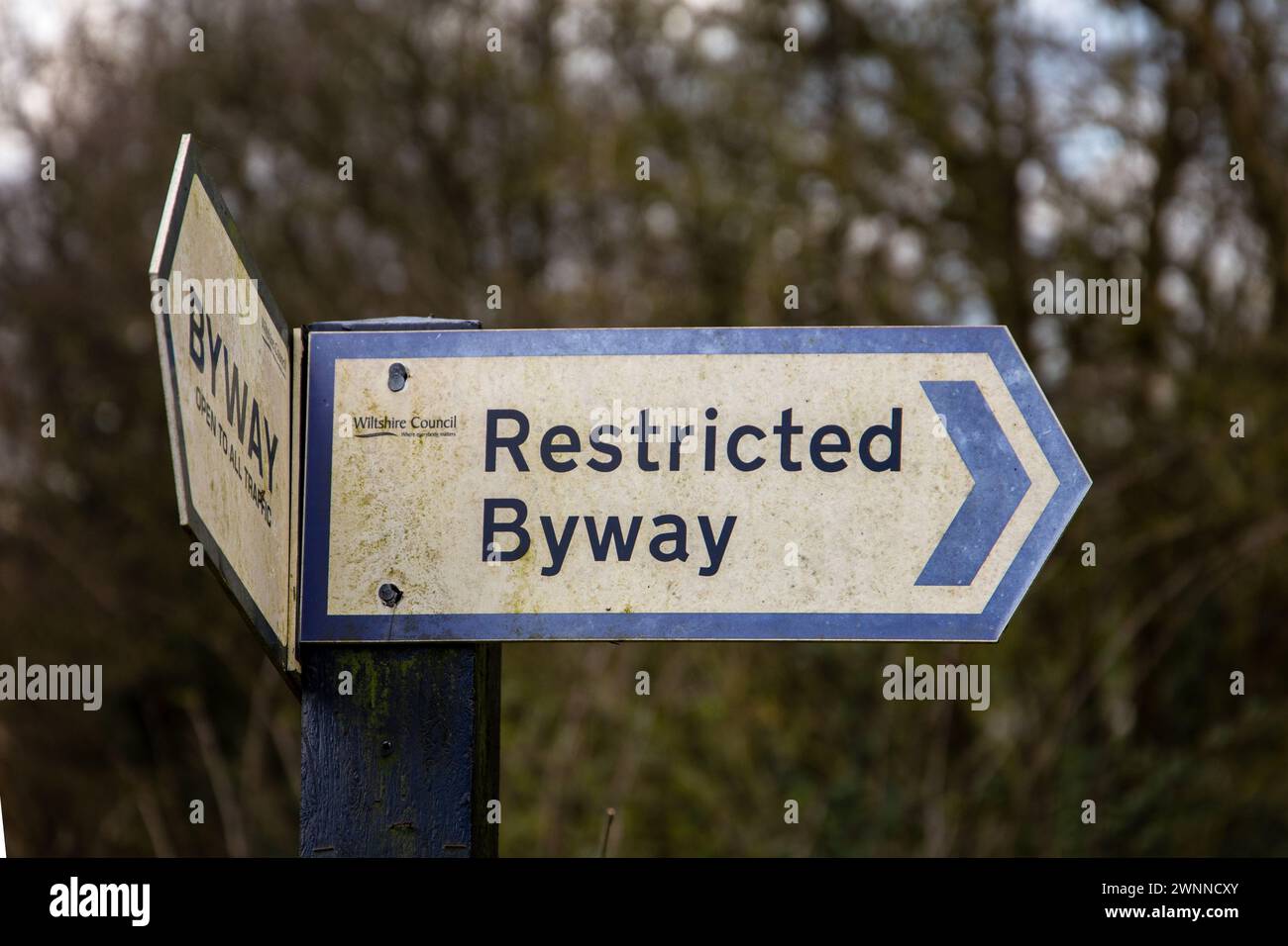 Pedestrian directional arrow hi-res stock photography and images - Alamy