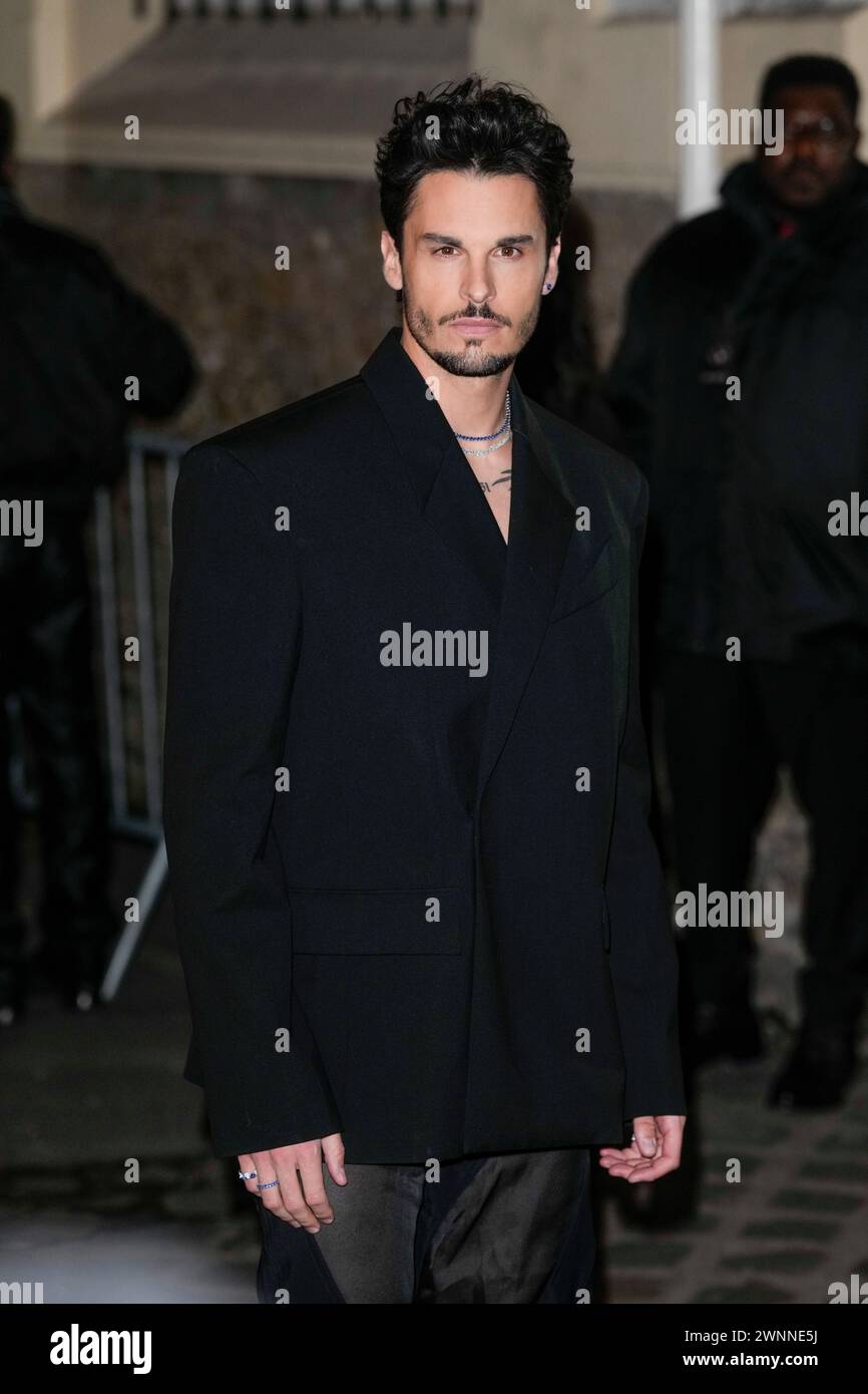 baptiste-giabiconi-arrives-for-the-mugler-fall-winter-2024-2025-ready
