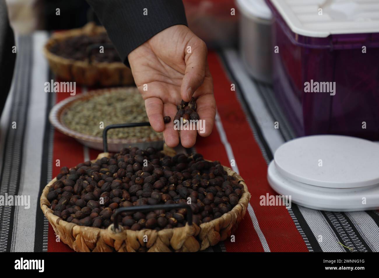 Sanaa, Sanaa, Yemen. 3rd Mar, 2024. 03 March 2024 : A Yemeni seller ...