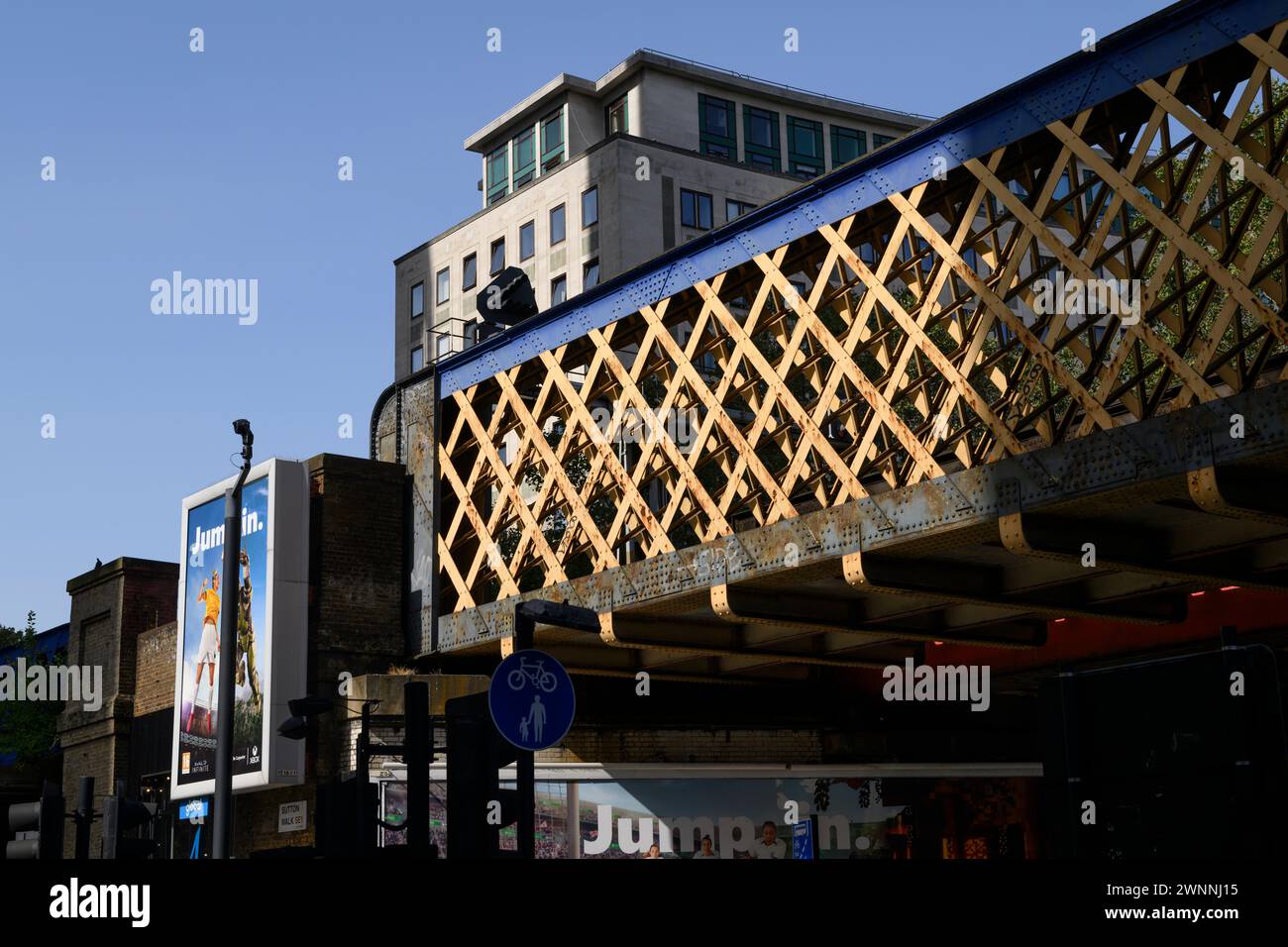 Waterloo bridge road hi-res stock photography and images - Alamy