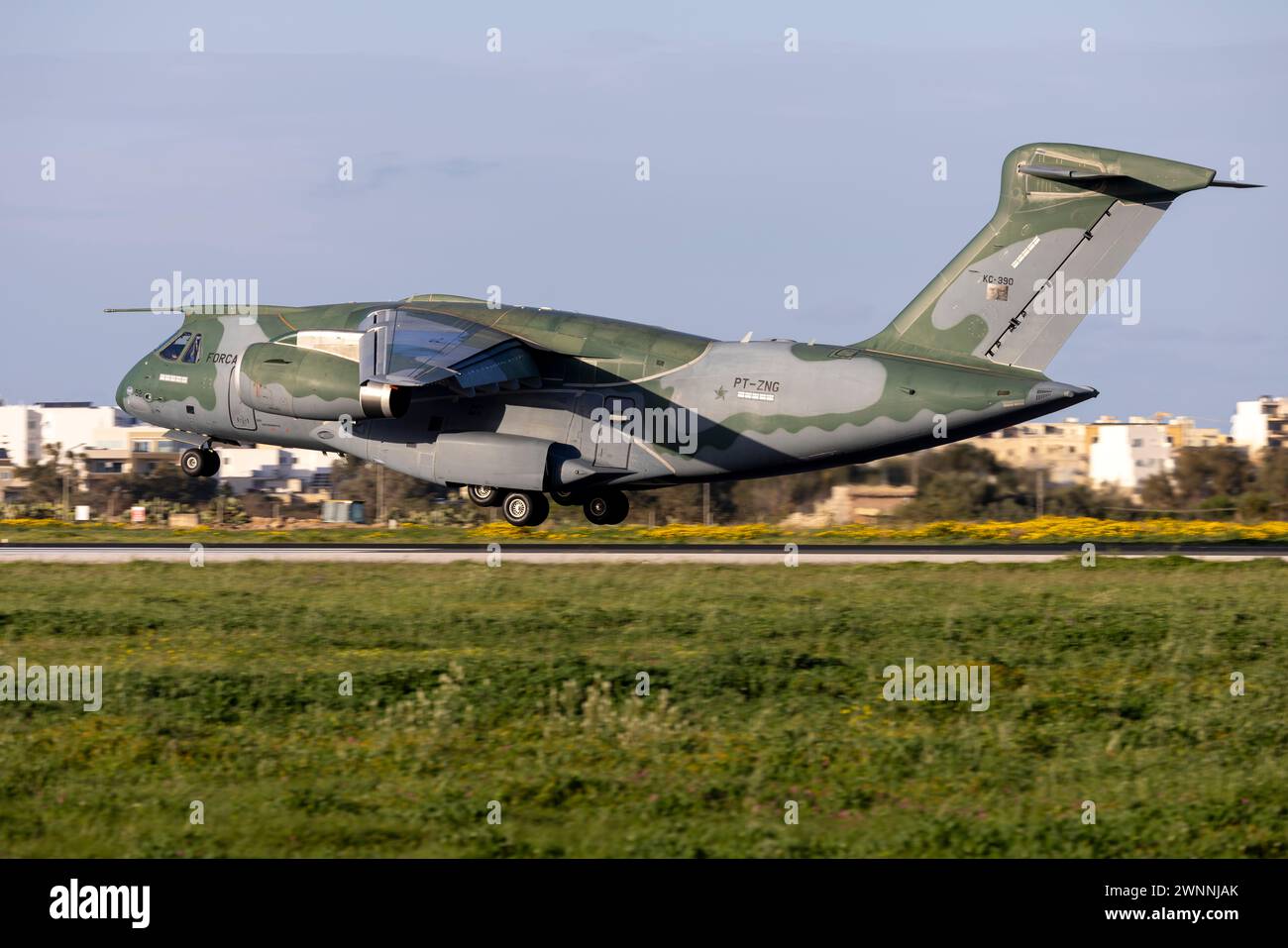 Embraer kc 390 military aircraft hi-res stock photography and images ...