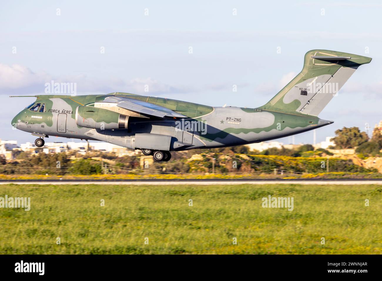 Brazilian Air Force Embraer KC-390 (EMB-390) (REG: PT-ZNG) landing for ...