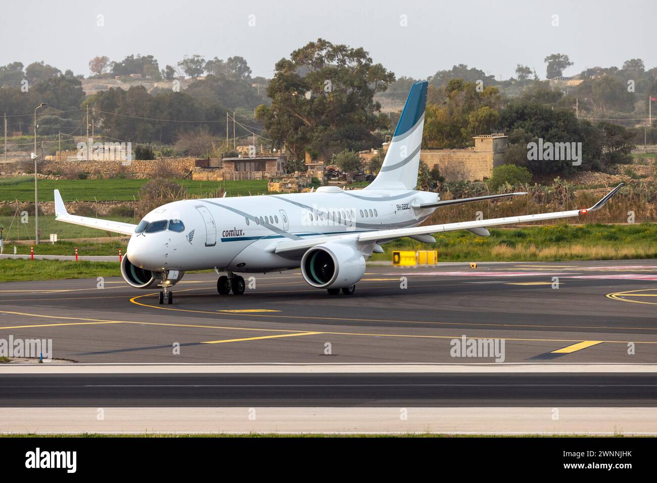 Airbus a220 100 hi-res stock photography and images - Alamy