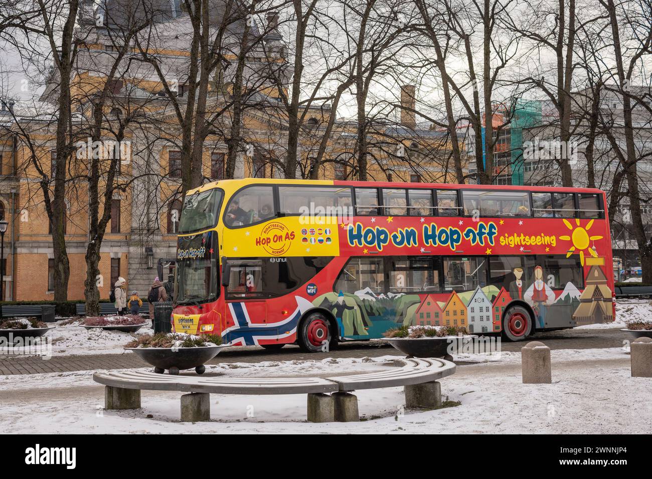 Hop on hop off city sightseeing bus hi-res stock photography and images ...
