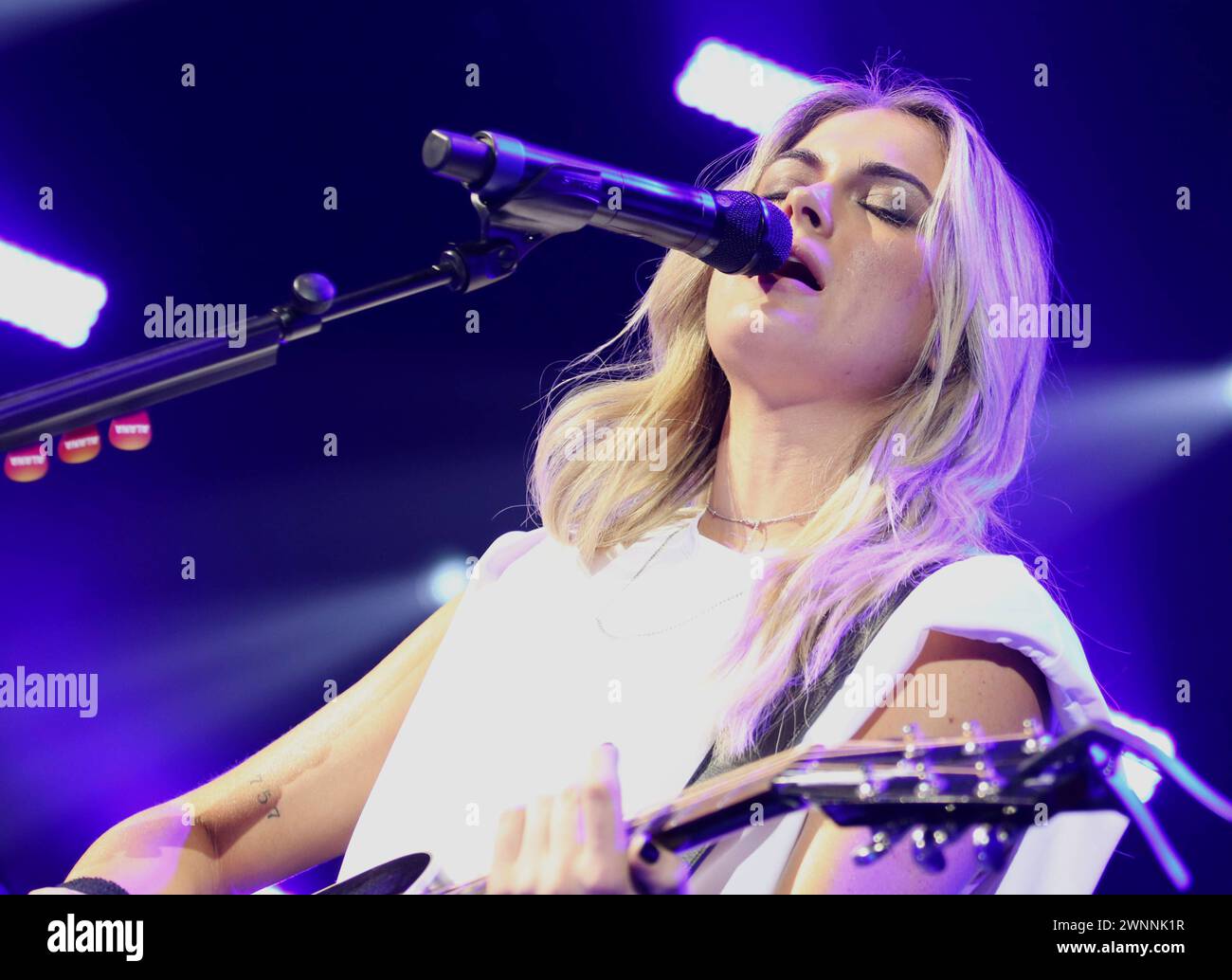 Countrysängerin Alana Springsteen beim C2C 2024 in Berlin Auftritt beim ...