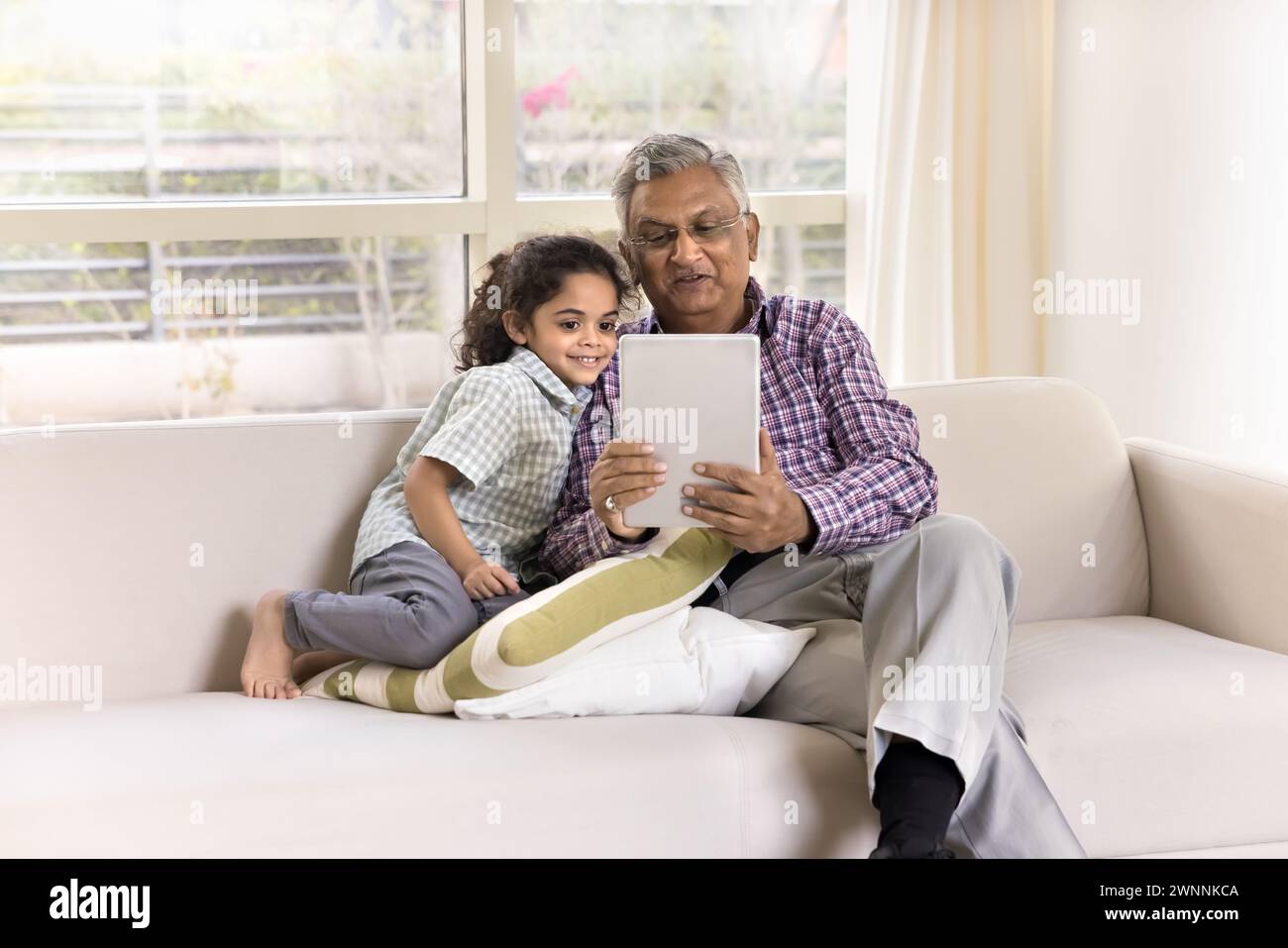 Indian old man teaching hi-res stock photography and images - Alamy