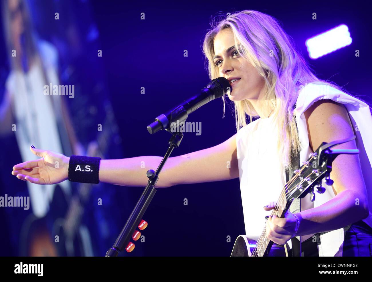 Countrysängerin Alana Springsteen beim C2C 2024 in Berlin Auftritt beim ...