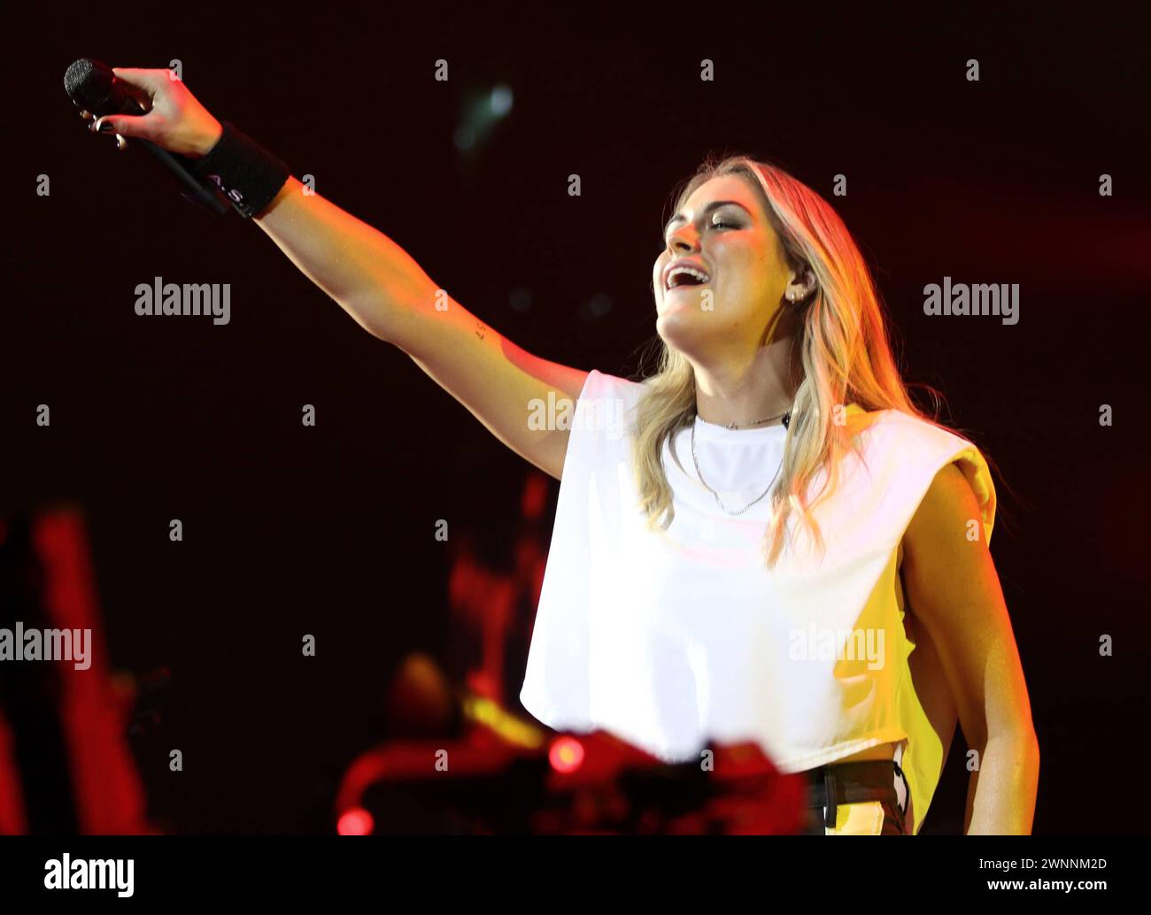 Countrysängerin Alana Springsteen beim C2C 2024 in Berlin Auftritt beim ...