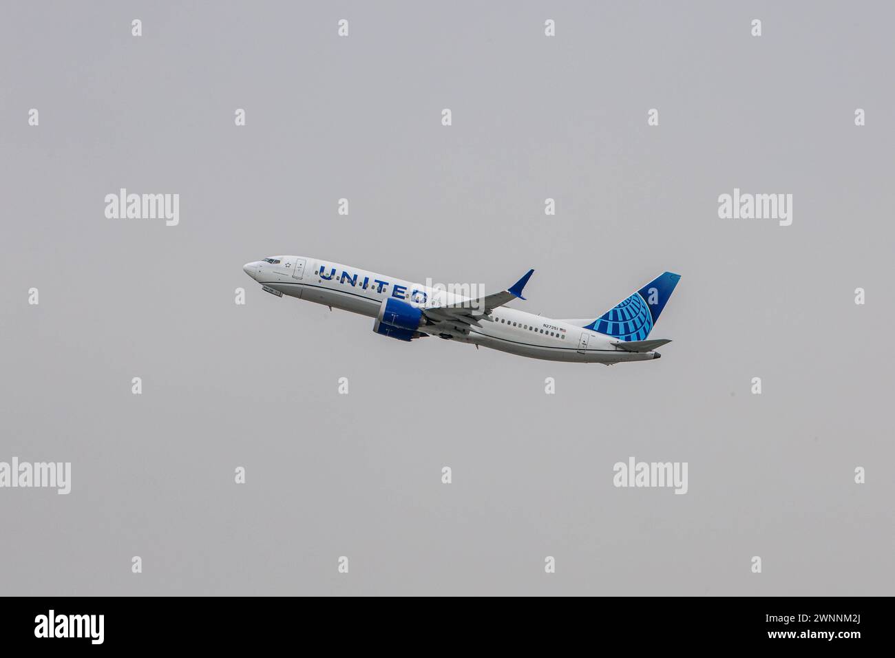 N27251 United Airlines Boeing 737-8 MAX am Los Angeles International ...