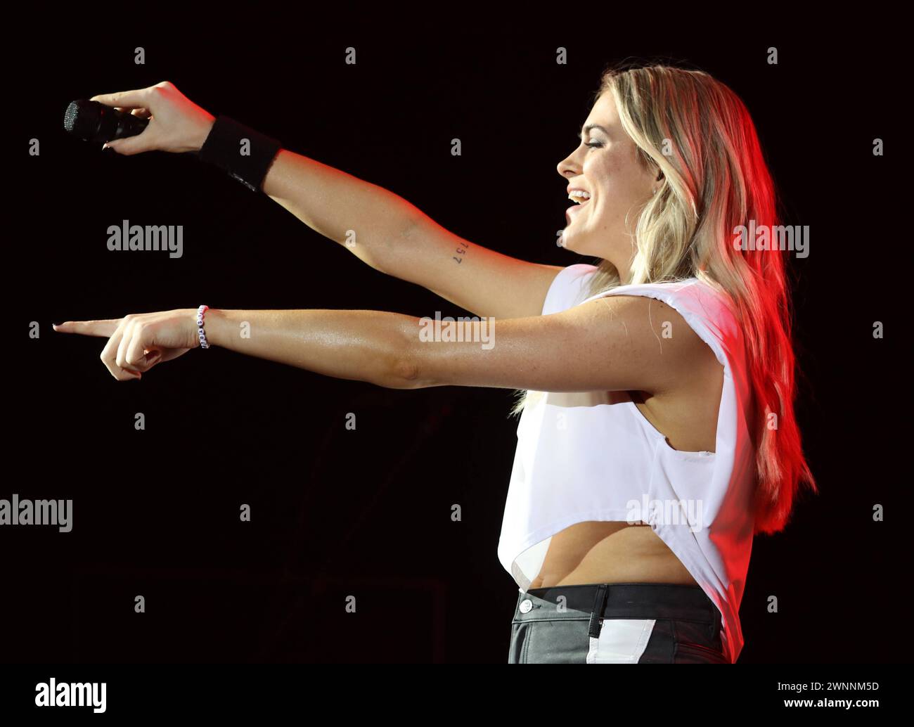 Countrysängerin Alana Springsteen beim C2C 2024 in Berlin Auftritt beim ...