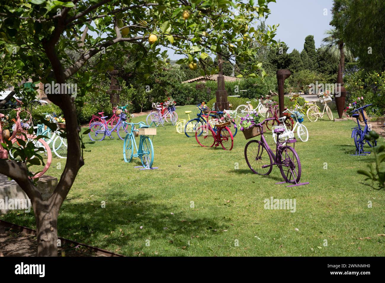 Garden bikes hi-res stock photography and images - Alamy