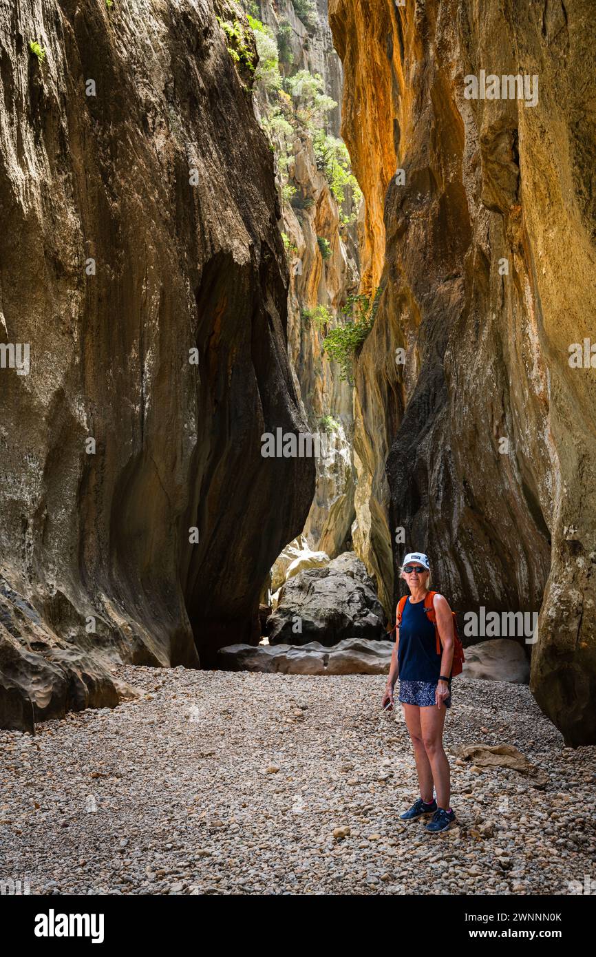 Walk in gorge hi-res stock photography and images - Alamy