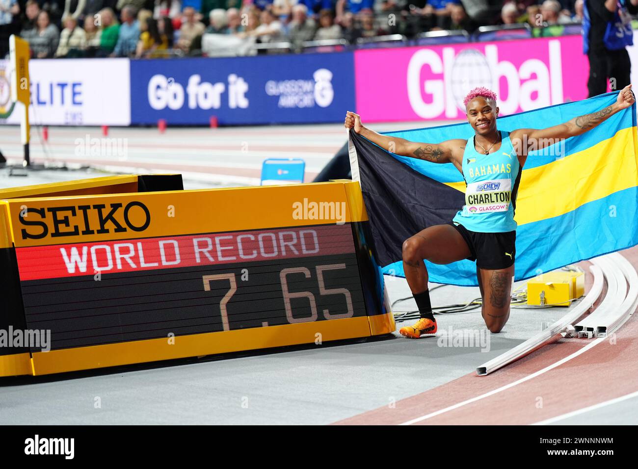 Bahamas' Devynne Charlton sets a world record taking gold in the Women ...