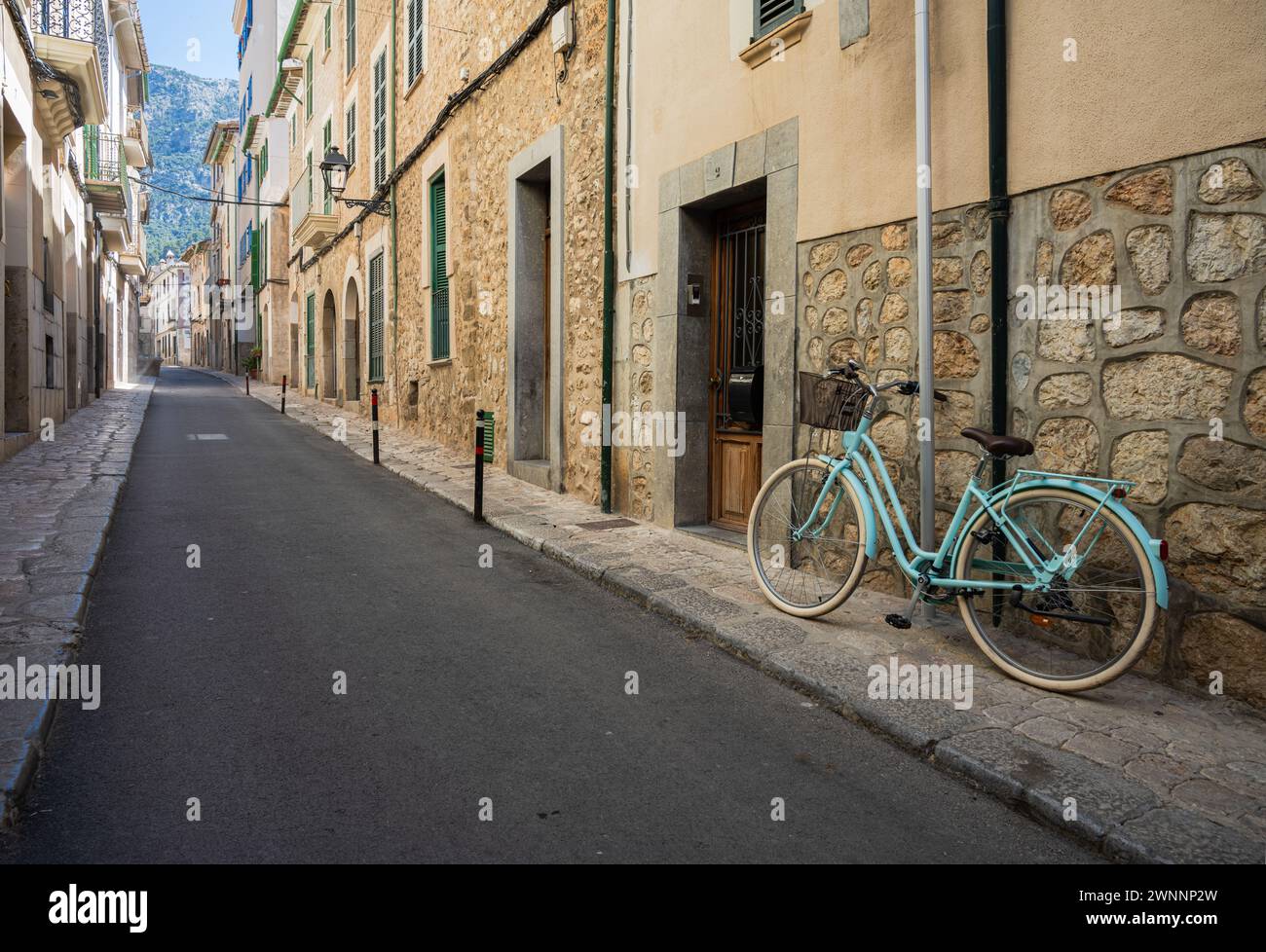 Streets of mallorca hi-res stock photography and images - Alamy