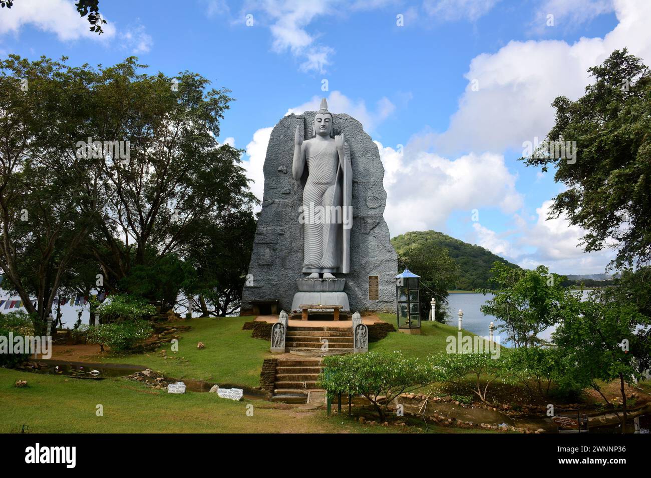 Avukana Buddha statue, Srí Lanka, Asia Stock Photo - Alamy