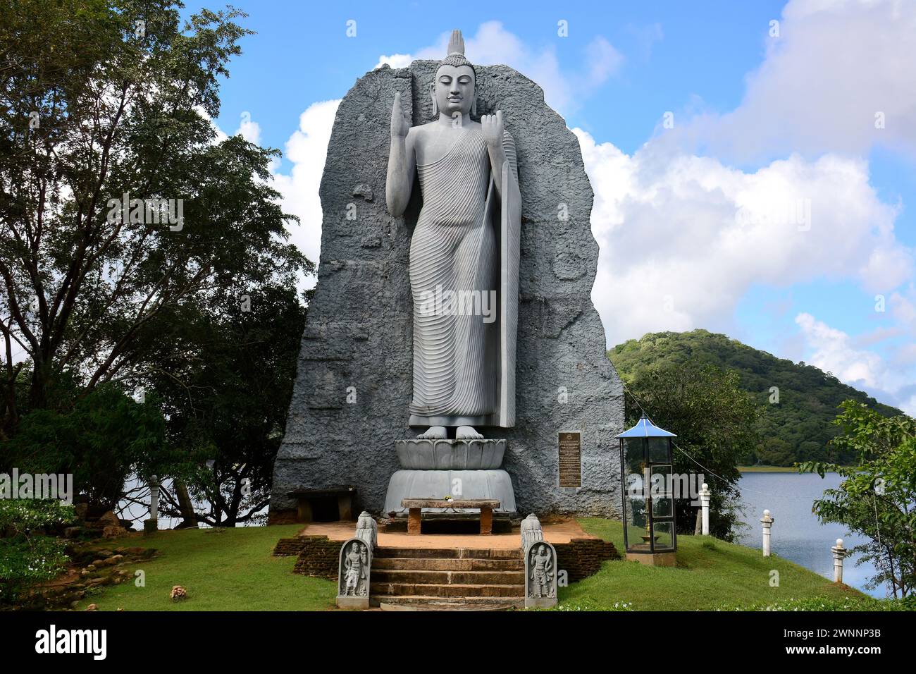 Avukana Buddha statue, Srí Lanka, Asia Stock Photo - Alamy