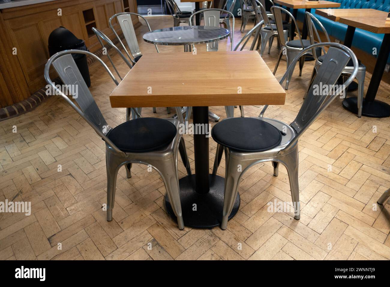 Indoor dining closed hi-res stock photography and images - Alamy