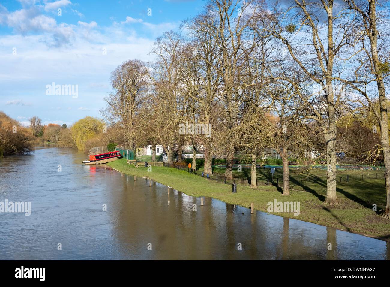 3rd March 2024, Flooding in Wallingford, Oxfordshire - a narrowboat has ...