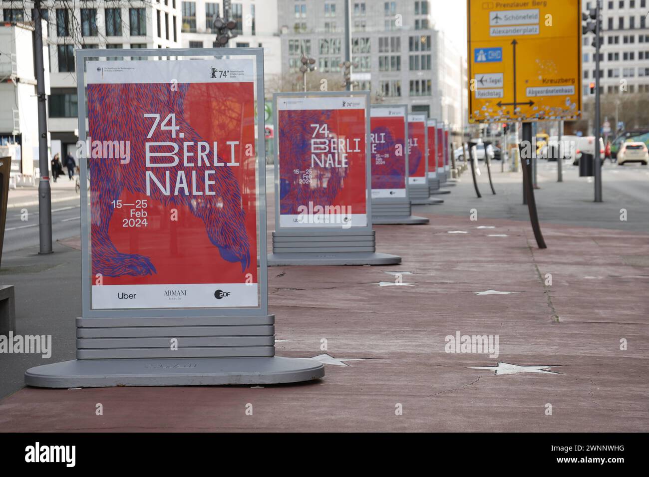 Deutschland, Berlin, Potsdamer Platz, Plakate der Berlinale 2024 ...