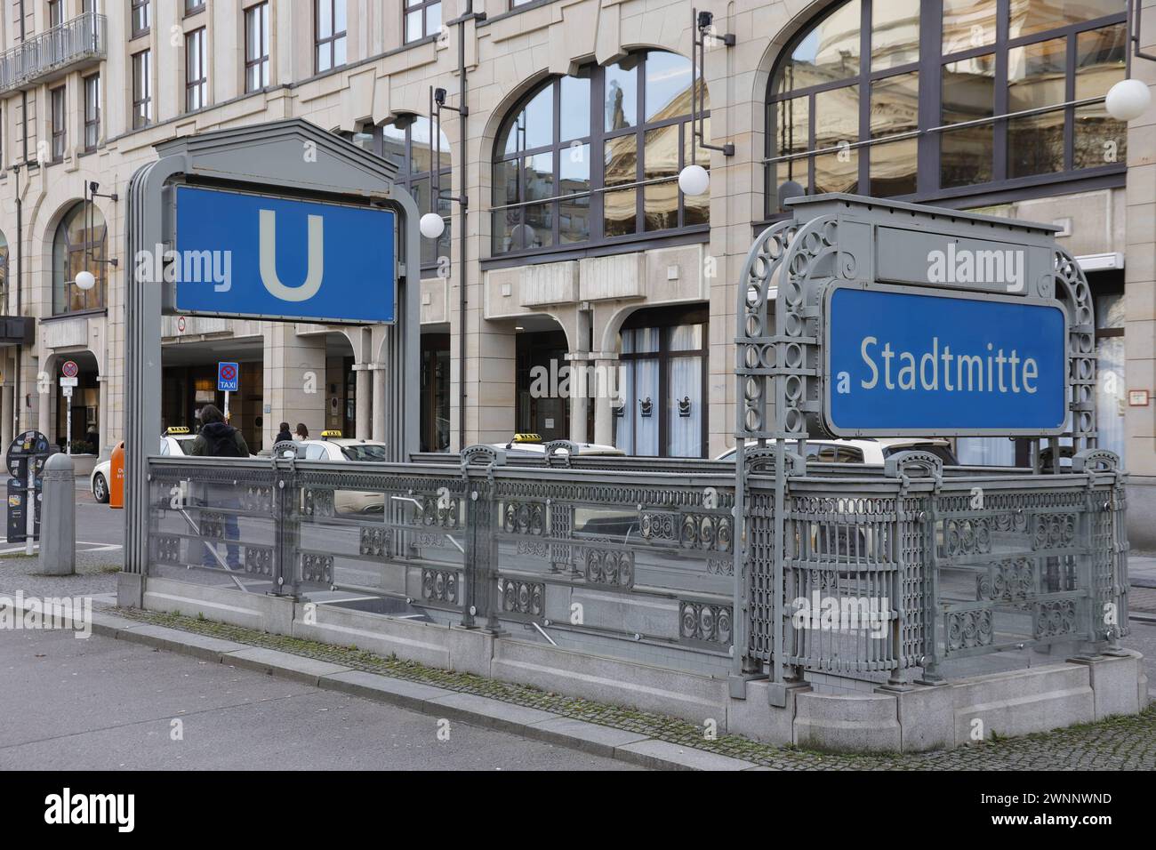 Deutschland, Berlin, U-Bahnhof Stadtmitte, Bahnhof der U-Bahn-Linien U2 und U6 der Berliner U ...