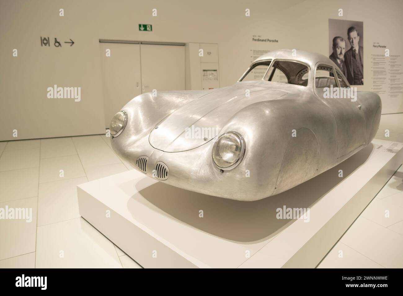 Streamlined shape hi-res stock photography and images - Alamy