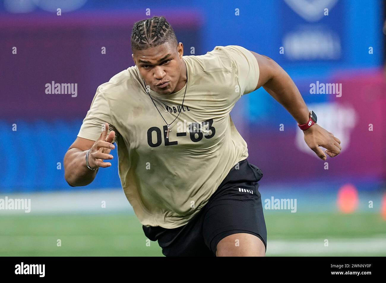 Oklahoma offensive lineman Walter Rouse runs a drill at the NFL ...