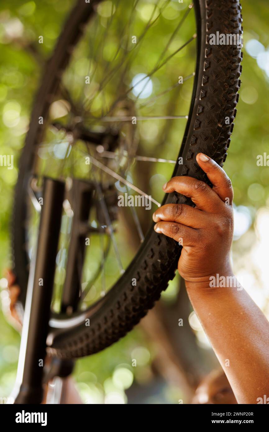 Changing tyre bicycle hi-res stock photography and images - Alamy