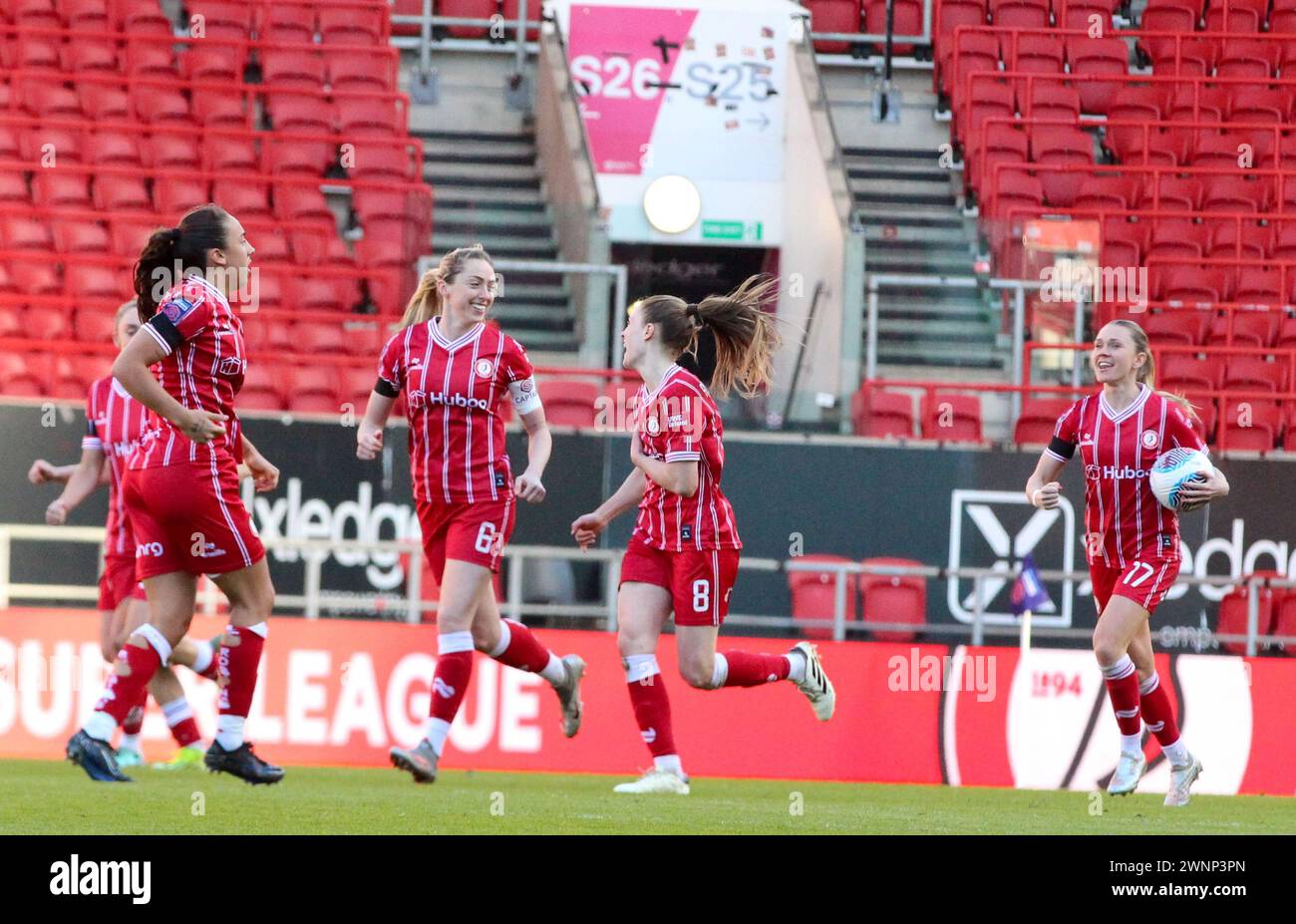 Bristol city women brighton hi-res stock photography and images - Alamy