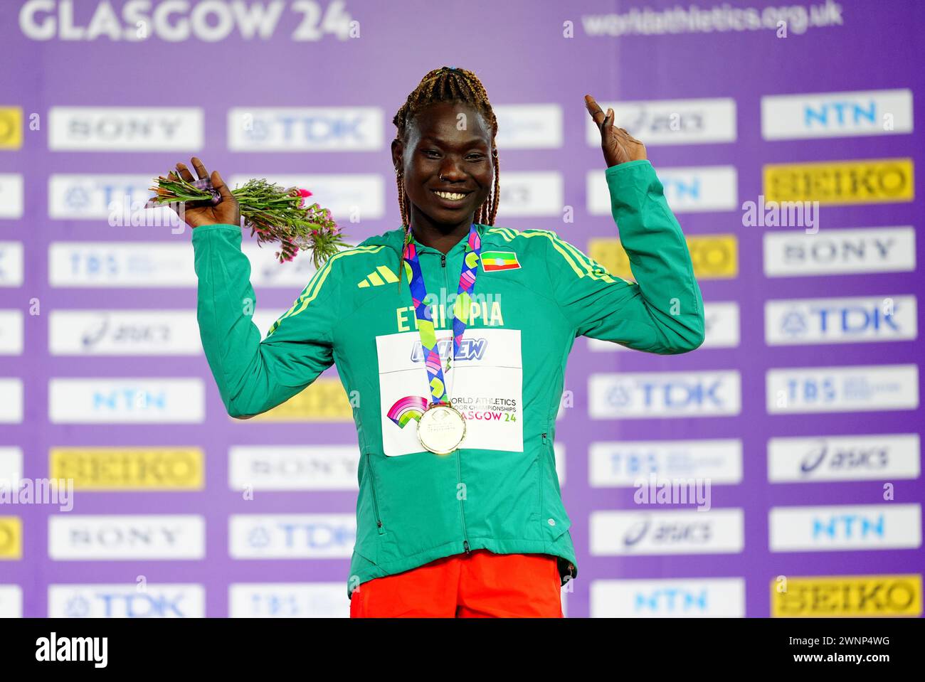 Ethiopia's Tsige Duguma celebrates gold on the podium for the Women's ...