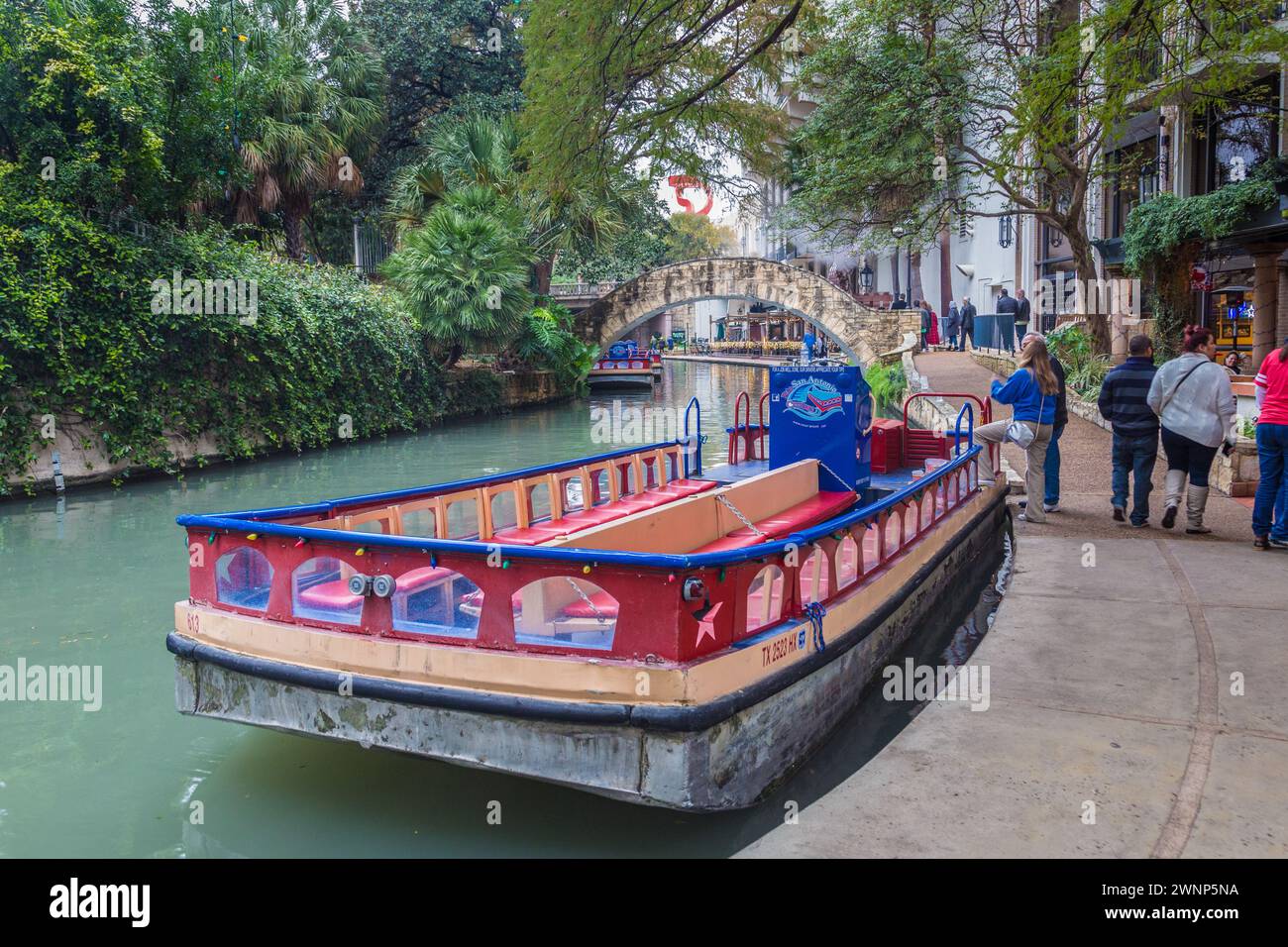 Rio San Antonio Cruises boat waiting for passengers at the River Walk ...