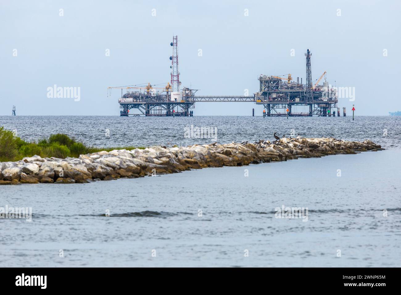Offshore platforms hi-res stock photography and images - Alamy