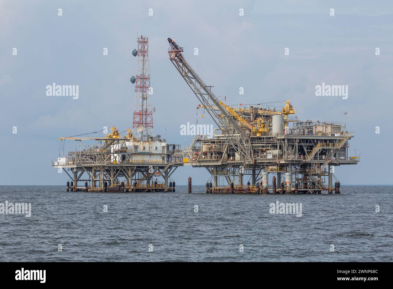 Offshore platforms hi-res stock photography and images - Alamy