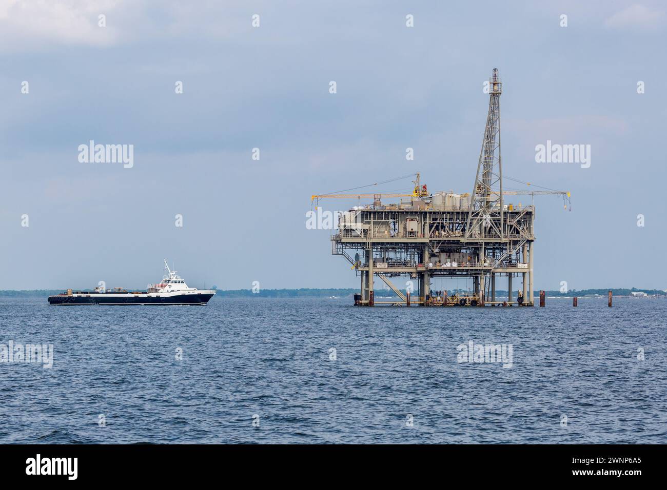 Offshore oil platform gulf of mexico hi-res stock photography and ...