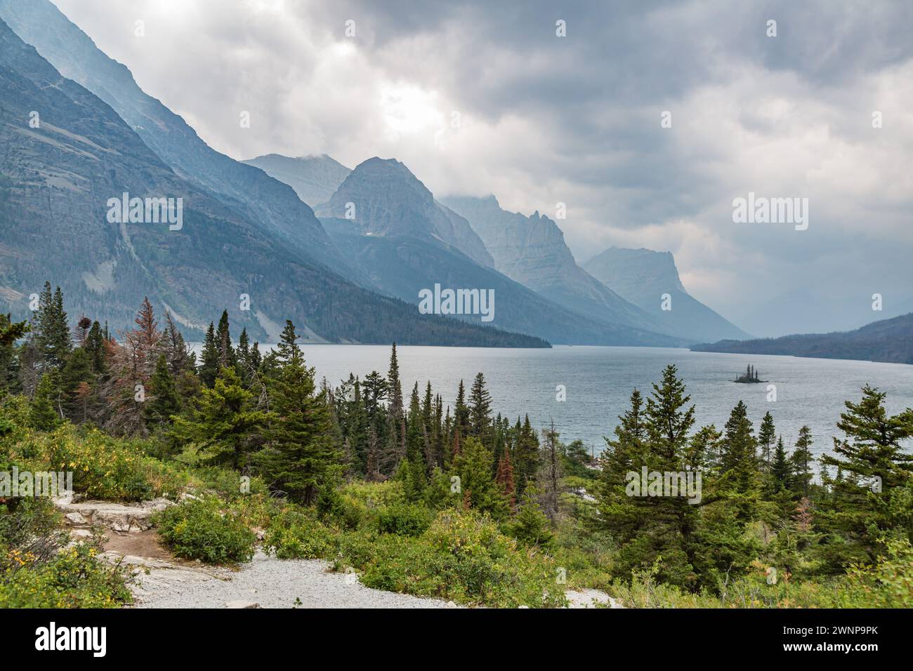 Mountain view from Wild Goose Island Lookout on Going to the Sun Road ...